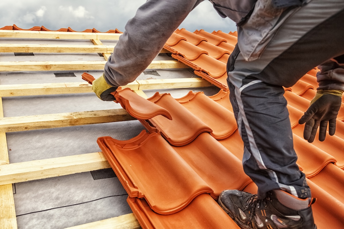 9 Reasons To Consider Tile Roofing Options (Pros & Cons)