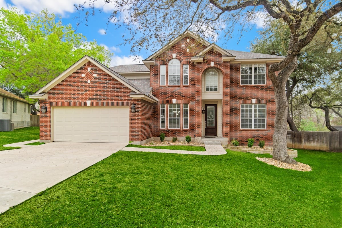 How To Choose Roof Color For Red Brick House? (Style Guide)